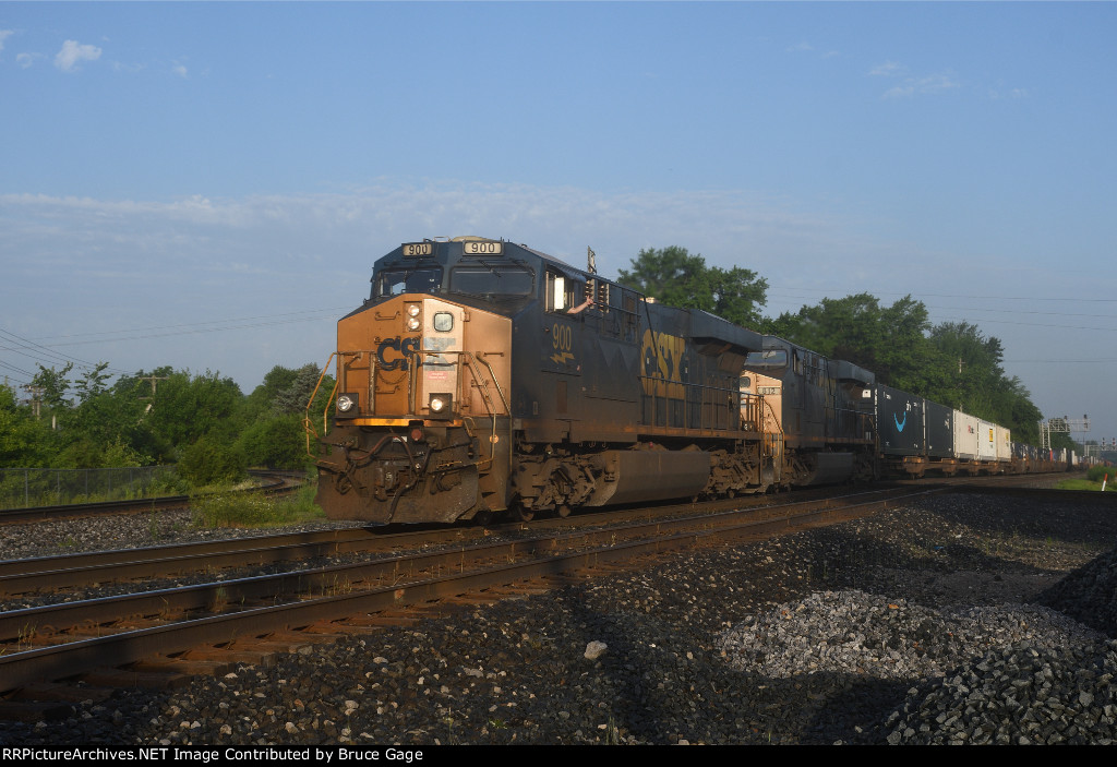 CSX 900
